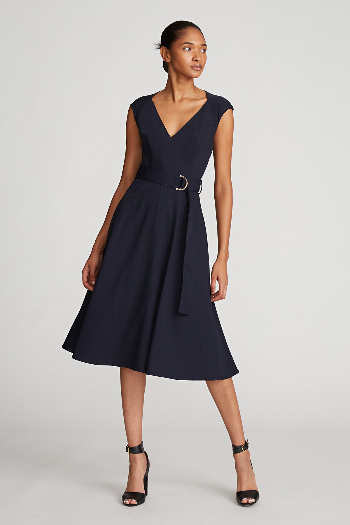 Shelbee Dress In Tech Suiting – Halston