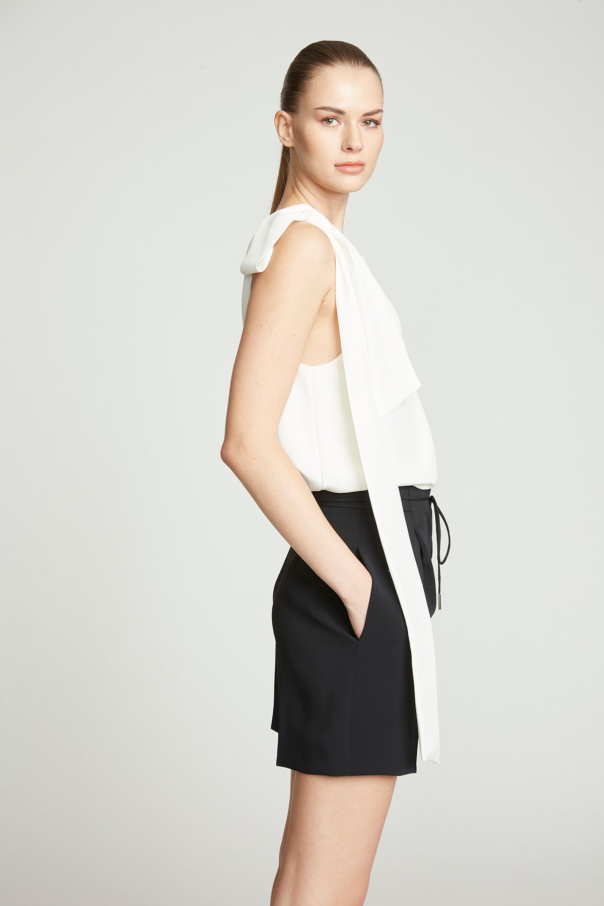Alexandria Crepe Shorts – Halston